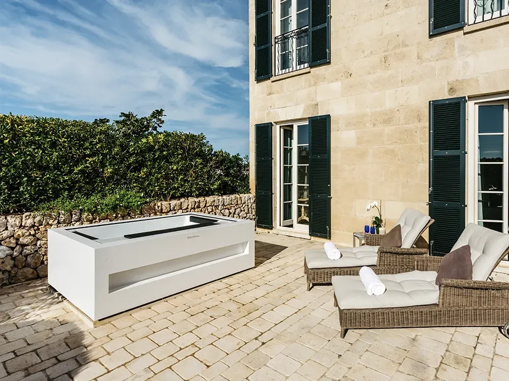 Terrace hot tub: outdoor jacuzzi and luxurious comfort - Aquavia Spa