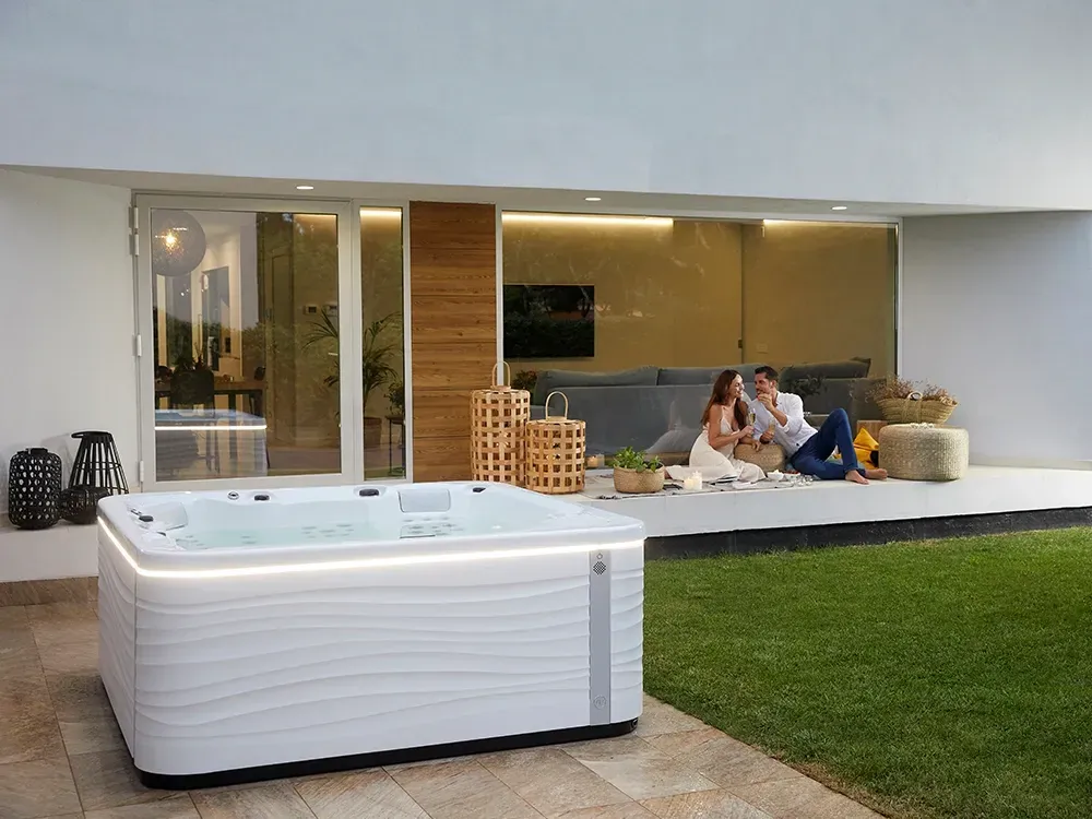 Garden hot tub: outdoor jacuzzi and comfort in your garden - Aquavia Spa