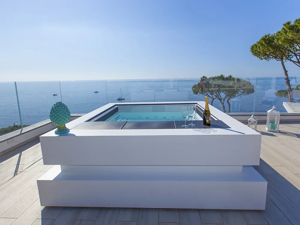 Spa balcon : jacuzzi compact et luxueux pour votre maison - Aquavia Spa