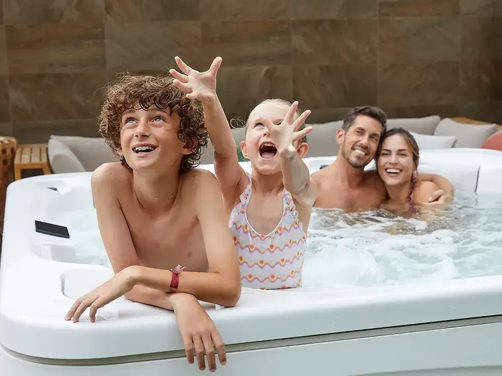 Hot tubs on sale: jacuzzi on offer and special prices - Aquavia Spa