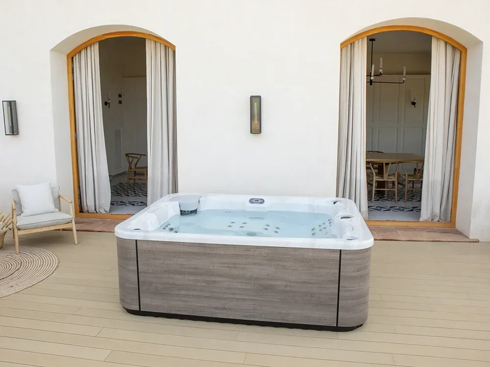 Rectangular Hot tubs | Spacious and Versatile | Aquavia Spa