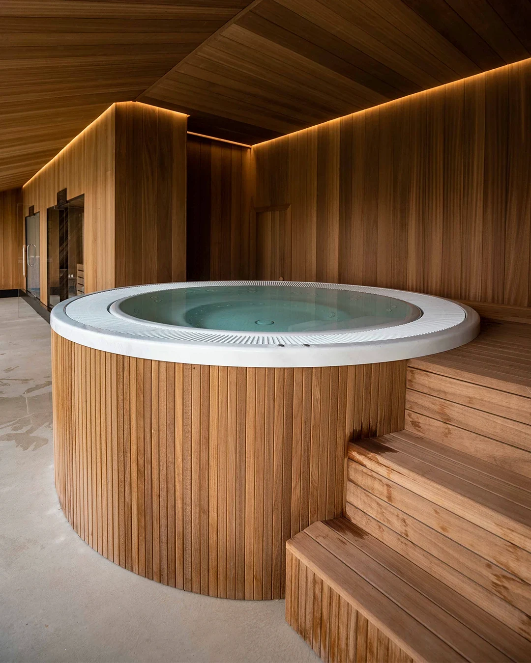 Round Jacuzzi Installation | Aquavia Spa Bali Professional Aquavia Spa