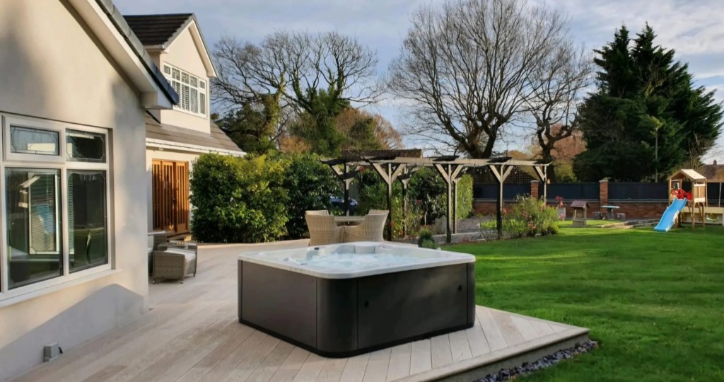 Jacuzzi exterior pentru terasă: idei și sfaturi