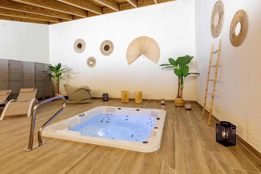 Jacuzzi intérieur : conseils et inspiration pour créer votre espace ...